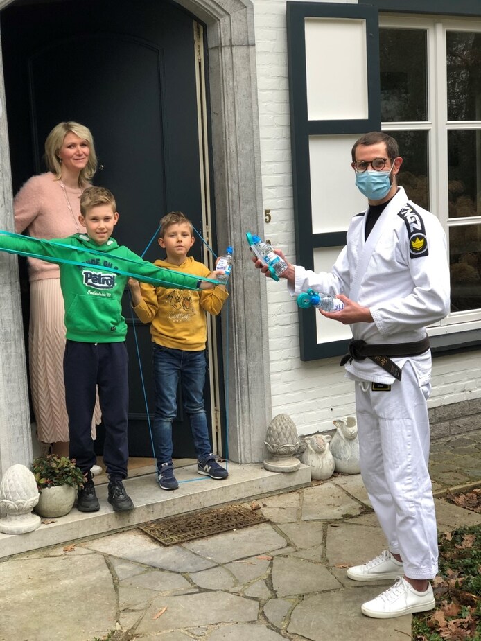 Jiu Jitsu Bonheiden deelt sportpakketjes uit aan jongste leden: “Zo ...