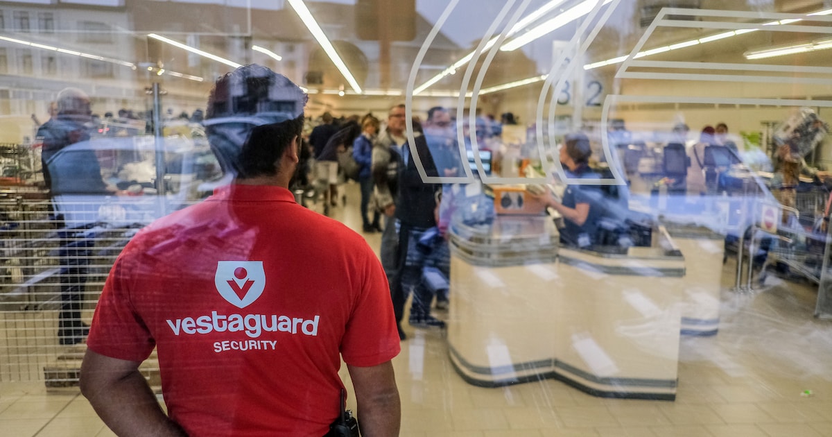 Aldi zet security in tegen vechtende koopjesjagers op stockverkoop ...