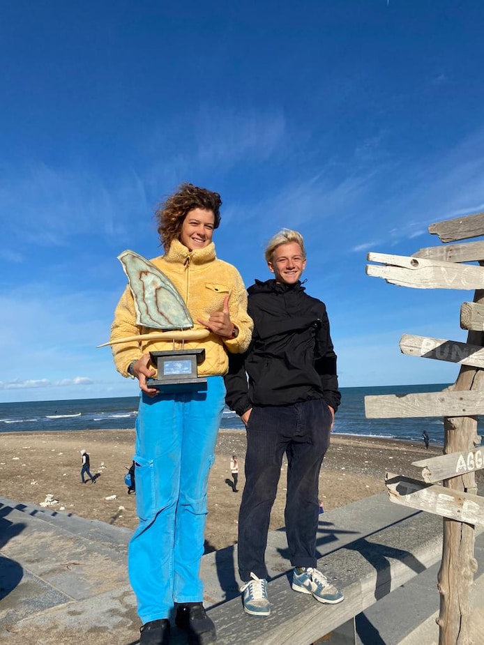 Sol (14) is wereldkampioen windsurfen bij de U20: “Supercontent, maar ...