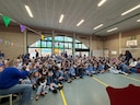 280 leerlingen van basisschool De Kleine Wereld nemen afscheid van ...