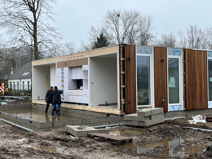 Het huis van Sigrid en Erik werd in één dag gebouwd: “Mensen vragen ons vaak of het wel stevig ...