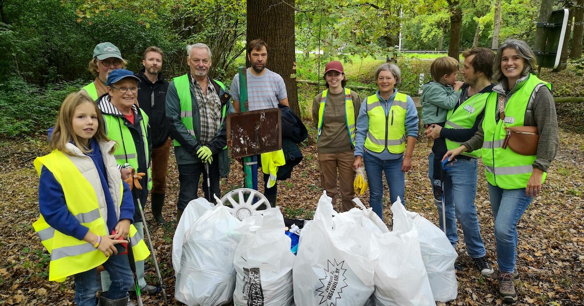 World CleanUp-Day in Aartselaar levert 10 zakken afval én zorgwekkende vondst op | Aartselaar ...