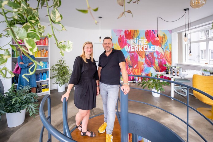 Katleen en Rob openen nieuw kantoor van Fijne Werkplek: “Een glimlach creëren, dat is waar het ...