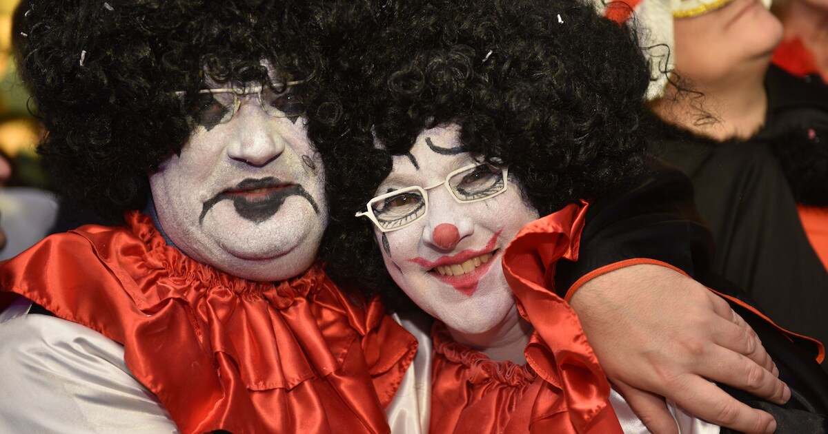 Drijkeuningen Zingem haalt na coronapauze opnieuw de verkleedkleren uit ...