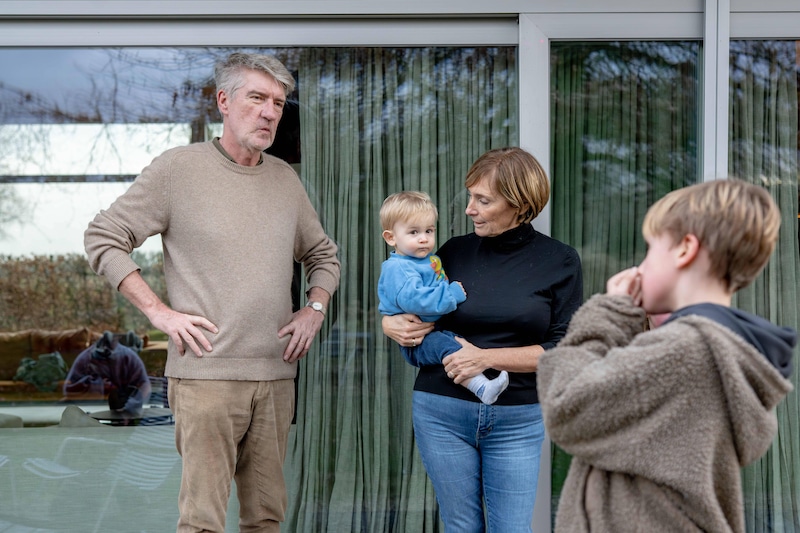 Anne-Mie (62) en Marc (62) vangen elke dinsdag hun vijf kleinkinderen ...