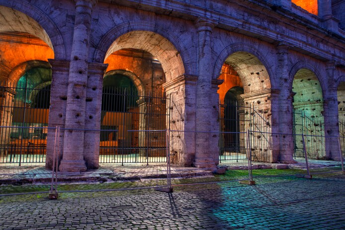 Amerikaanse toerist (47) gespiest door leuning nadat hij over het hek ...