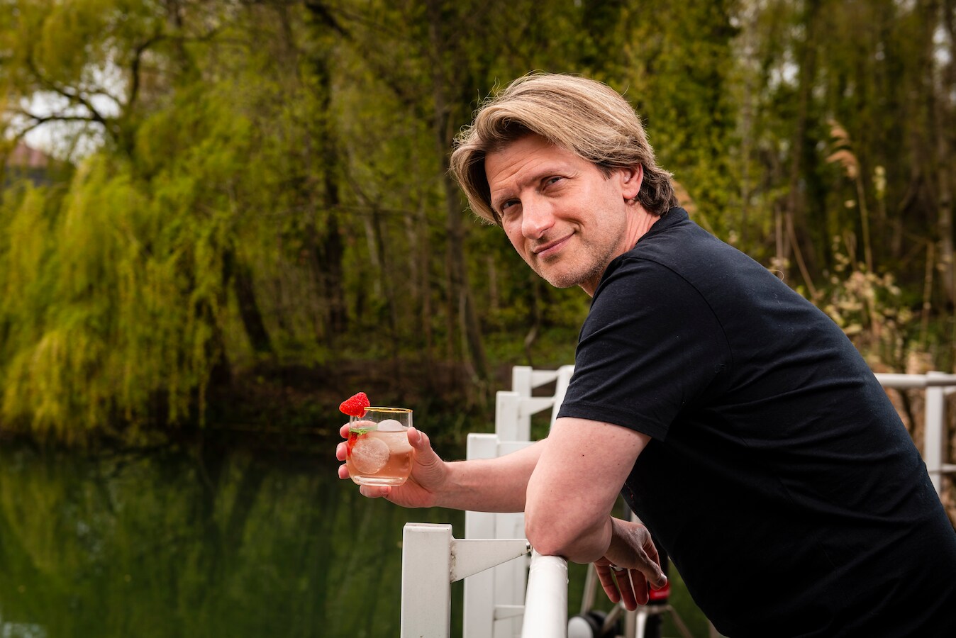 Gene Thomas nu ook te drinken als ginlikeur “Ik fantaseer al jaren over een eigen drankje, da’s ...