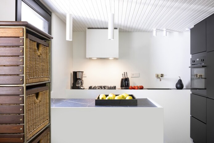 Jan renoveerde uitgeleefde chalet in Italië tot modern tweede verblijf ...