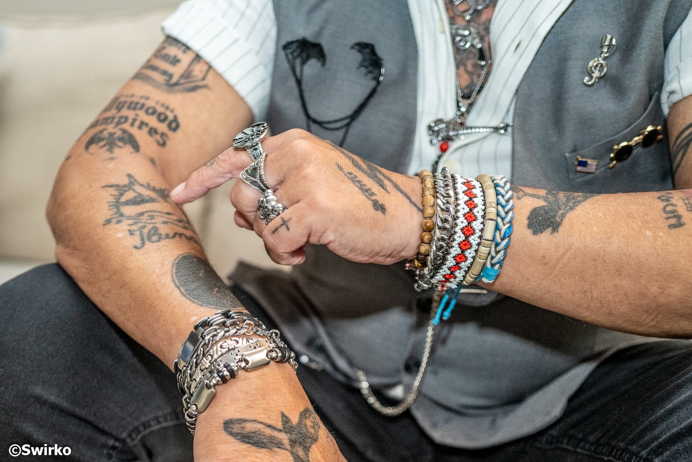 Tony (60) ging viraal als lookalike van Johnny Depp: “Soms staan ze ...