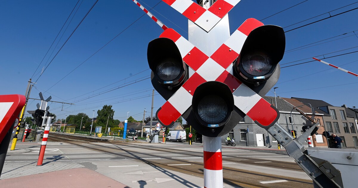 Met 3,13 promille tegen lichten aan overweg: 45 dagen rijverbod en ...