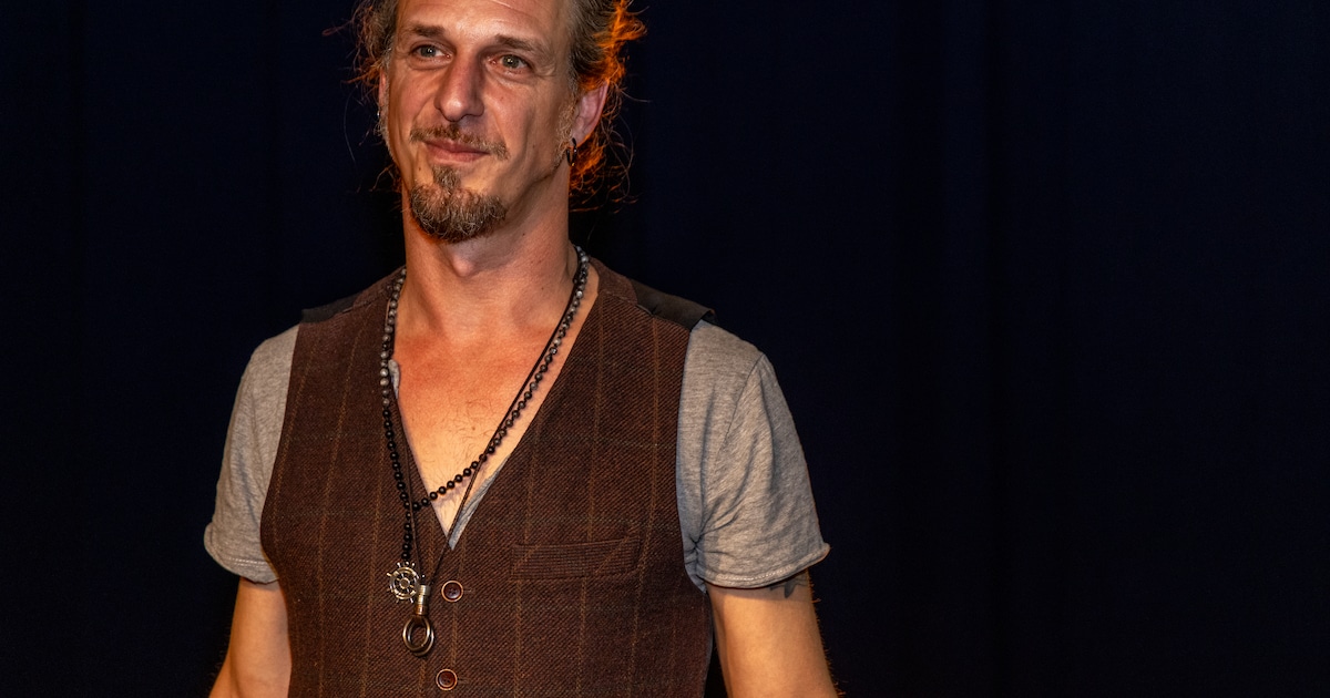Daan Ceulemans (42) is nieuwe dorpsdichter van Heist: “Een interessante ...