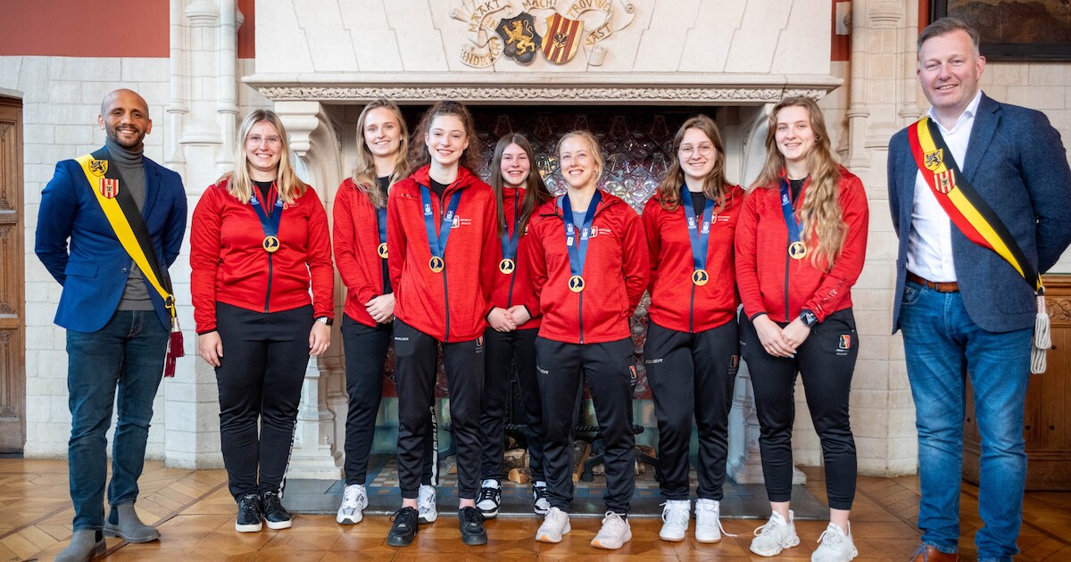 Stad viert wereldkampioenen Cold Play Sharks | Mechelen | HLN.be