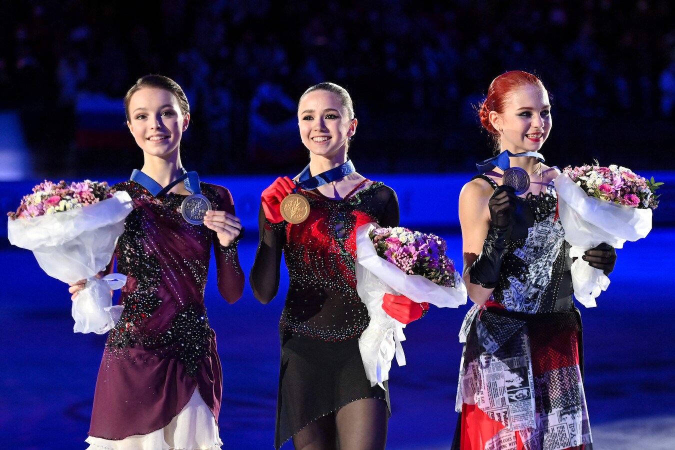 Olympische concurrentes van kunstschaatster Loena Hendrickx spelen met ...
