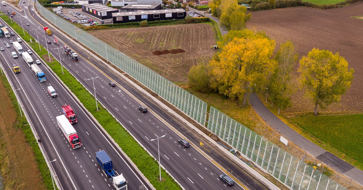 Glazen geluidswand verblindt chauffeurs bij laagstaande zon, Lantis ...