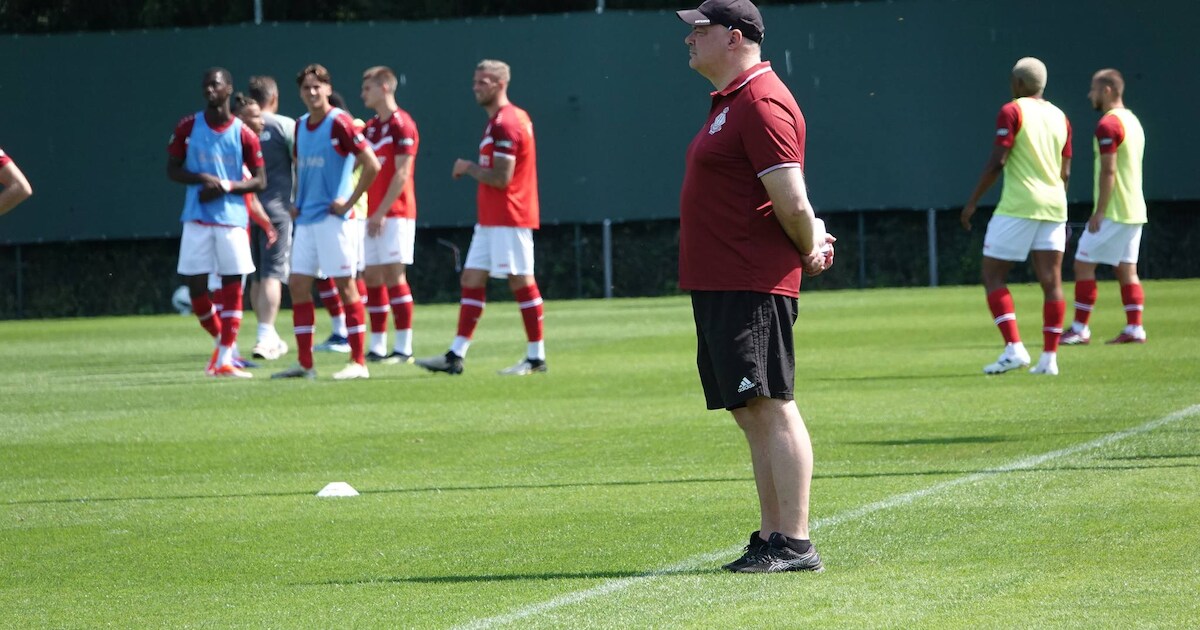 Frank Belmans staat met Hoogstraten tegenover het Dessel van Jo ...