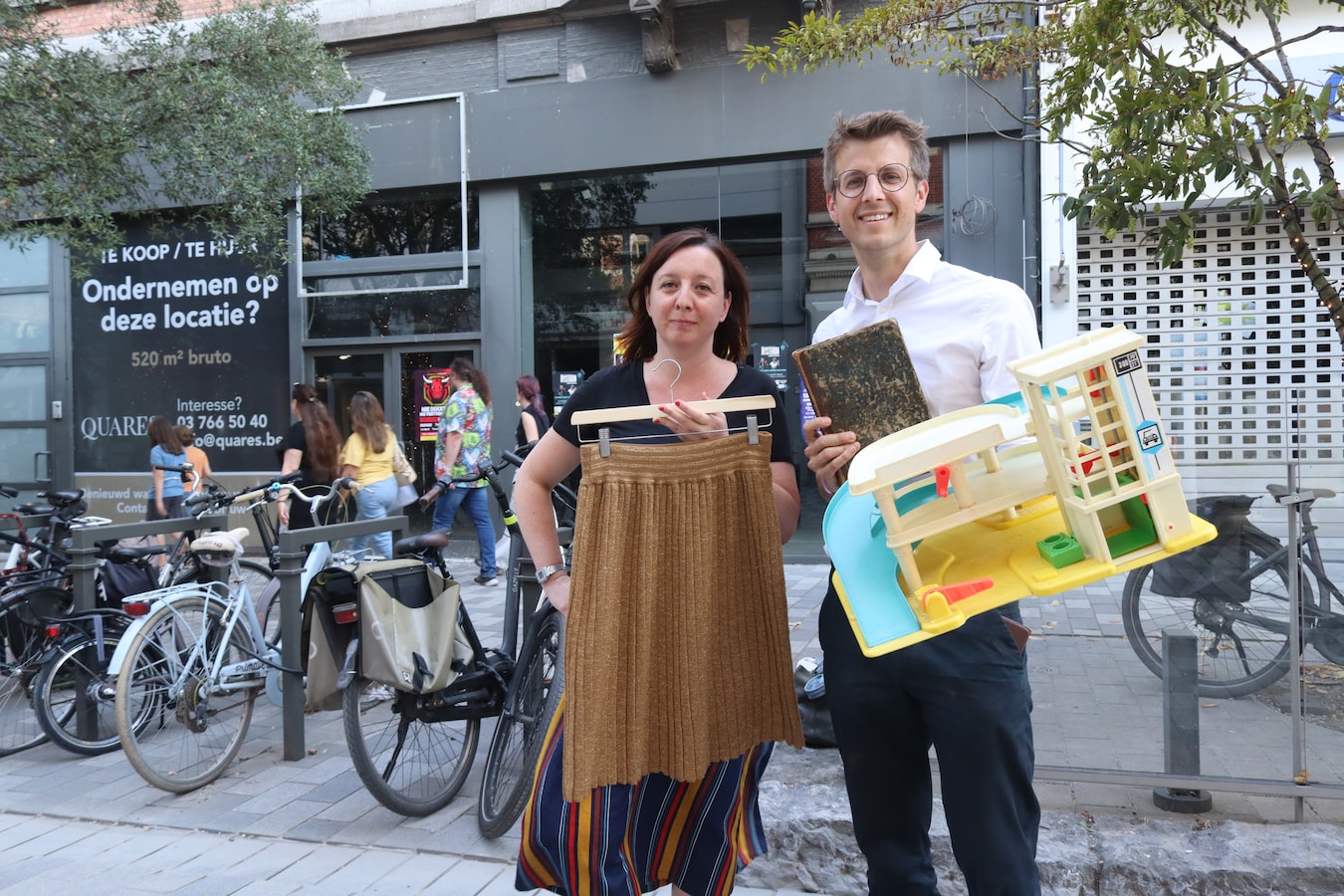 Den Azalee opent Kringwinkel in Stationsstraat: “Boetiek met ...