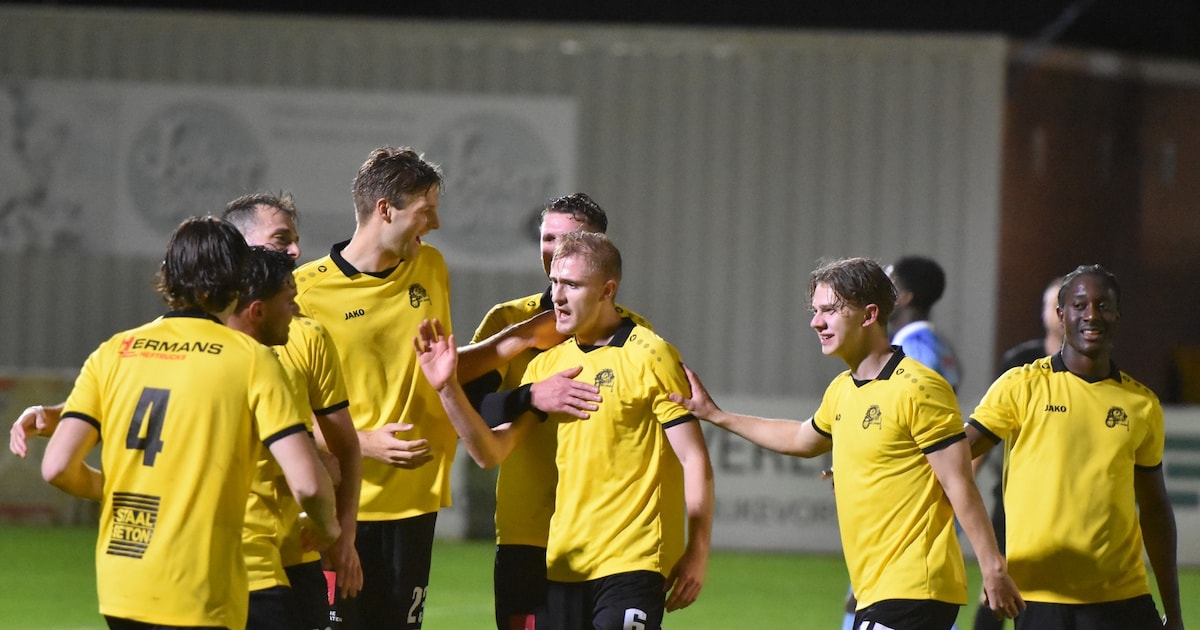 Nieuwe coach Peter Claessens ziet Zwarte Leeuw eerste zege van het ...