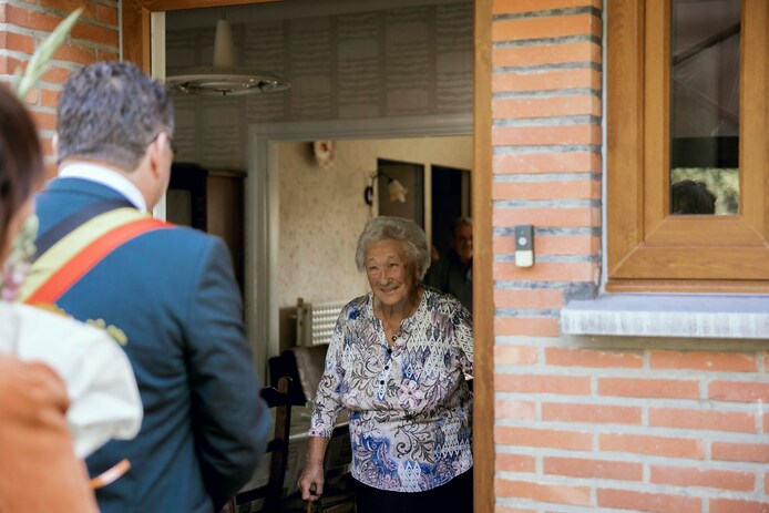 Jan (98) en Thérèse (95) vieren ‘albasten huwelijk’: “Als je gewoon ...