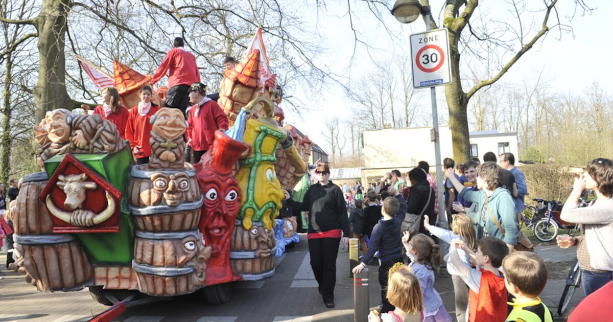 Carnaval lokt 30.000 toeschouwers | Mortsel | HLN.be