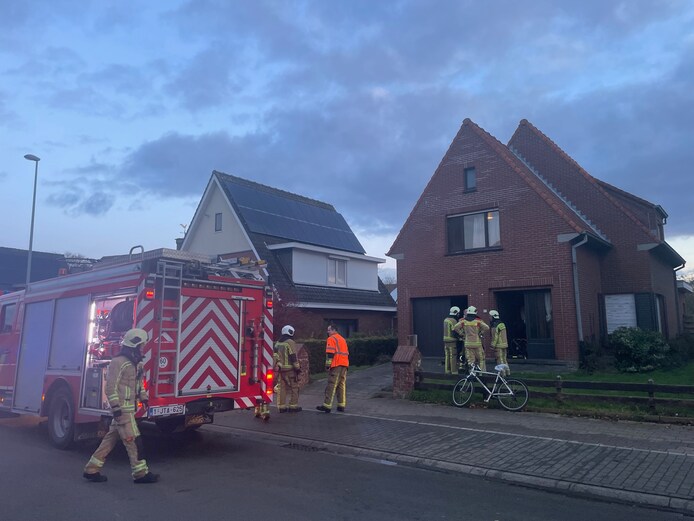 Kinderen ongedeerd bij brand in woonkamer: “Ze staken kaars aan toen ...
