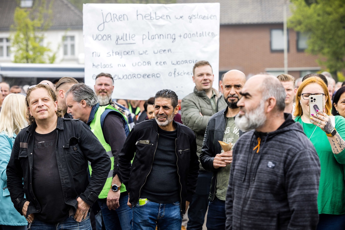Staking legt autofabriek Nedcar dinsdag plat, ondernemingsraad dreigt ...