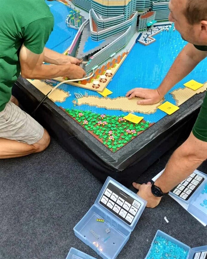 Geelse Burj Khalifa-toren in Lego pronkt twee maanden in Duits ...