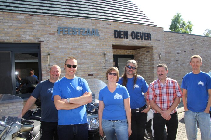 Oplichter ronselde in naam van Motorclub Doeveren geld bij 30 cafébazen ...