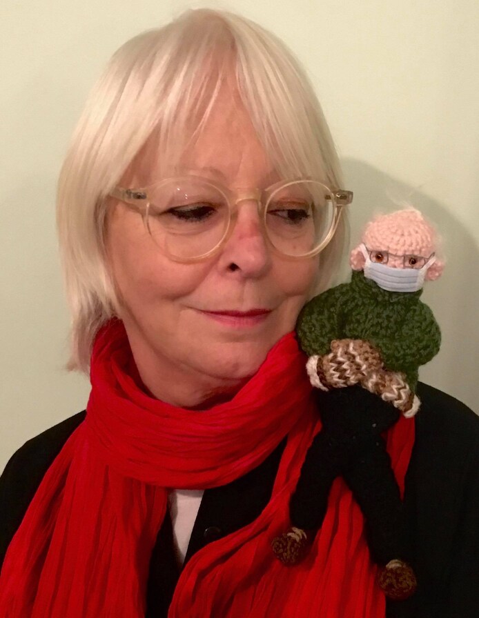 Aalsterse haakt een Bernie Sanders-popje (mét typische wanten ...