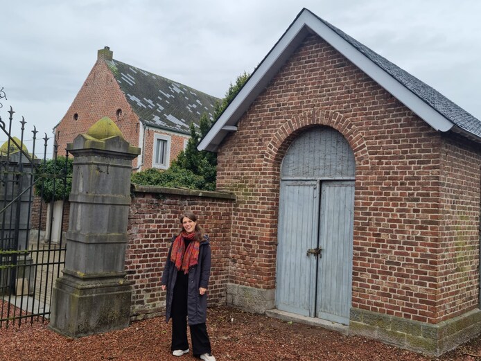 Vernieuwing dak dodenhuisje Attenhoven | Landen | hln.be