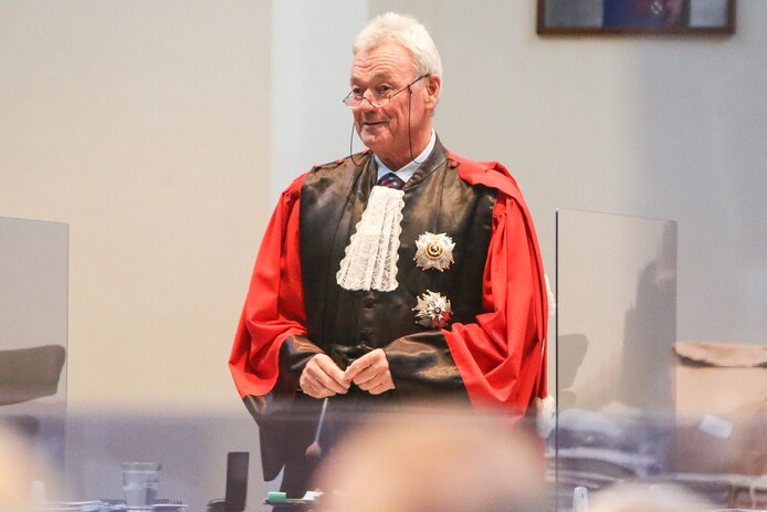 ASSISEN. “Ik kick er wel op om kippen te doden”: Davy (32) choqueerde ...