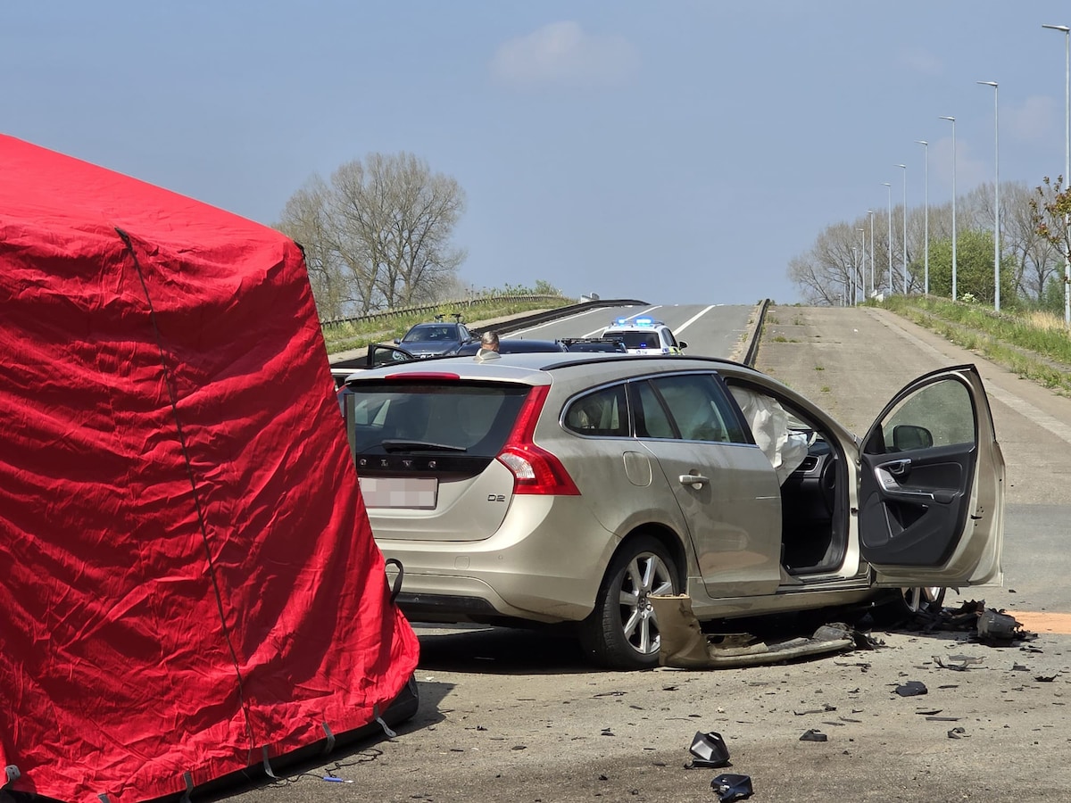 Motorrijder (57) komt om het leven na frontale aanrijding met auto in ...