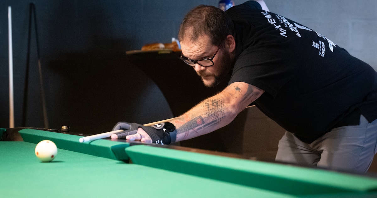 Diepenbekenaar Nick probeert wereldrecord van 111 uur poolen te breken ...