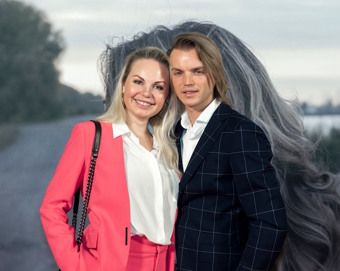 Politie valt binnen bij beautyschool Lesley-Ann Poppe: “Compleet ...