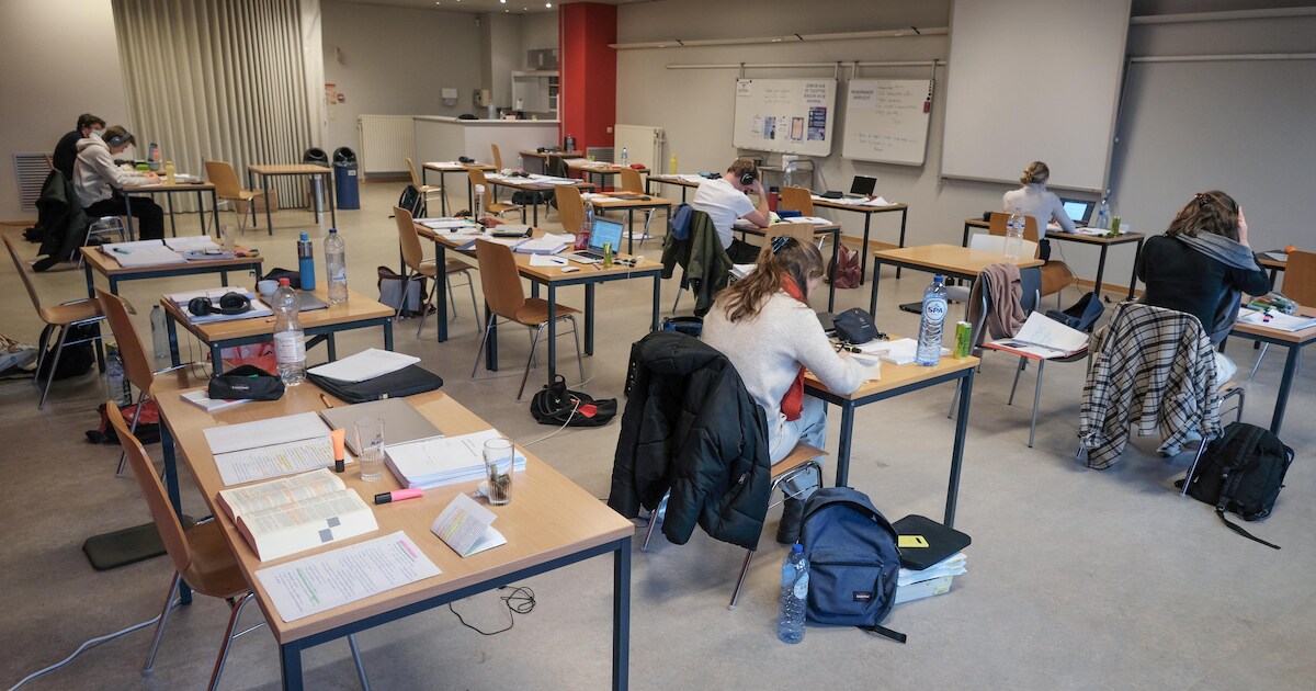 Samen blokken kan deze winter in de bib en de Seniorenclub van Bekaert ...