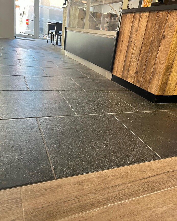 NET OPEN. Ex-wielrenner Kenny Bouvry (29) opent eethuis Friet Rustiek ...