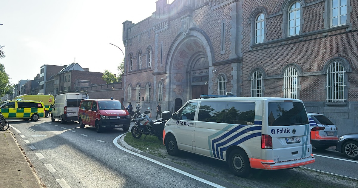Politie en speciale eenheden ter plaatse voor incident in gevangenis De ...