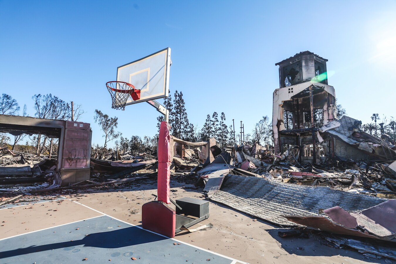 EXCLUSIEF. In het hart van de verwoesting in LA ziet onze reporter hoe ...