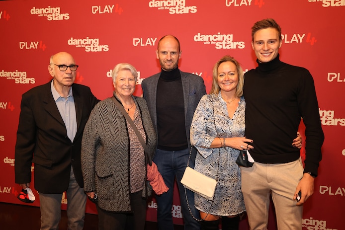 IN BEELD. Anke De Ridder showt haar nieuwe vriendin tijdens ‘Dancing ...