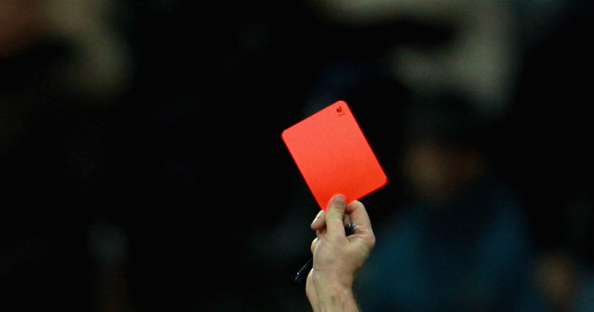 Turkse scheidsrechter deelt 15 rode kaarten uit | Time-out | HLN.be