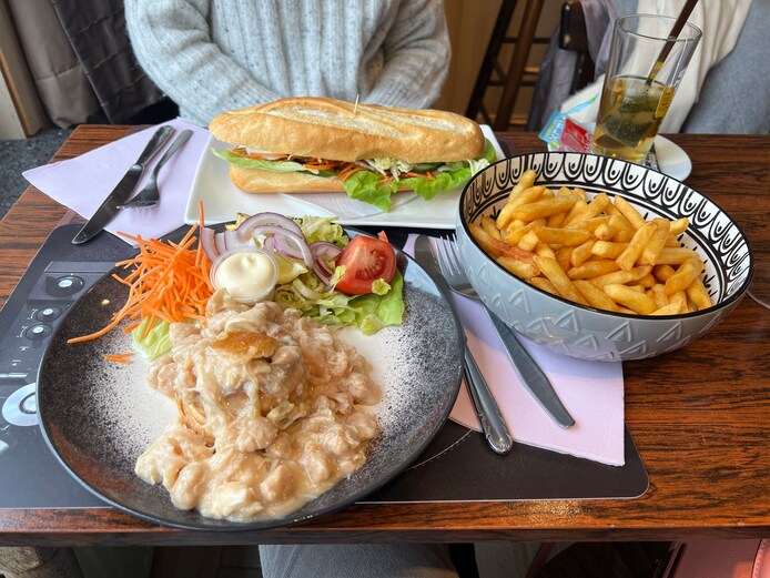 Vol-au-vent, spaghetti en garnaalkroketten: wij testten 20 brasserieën ...