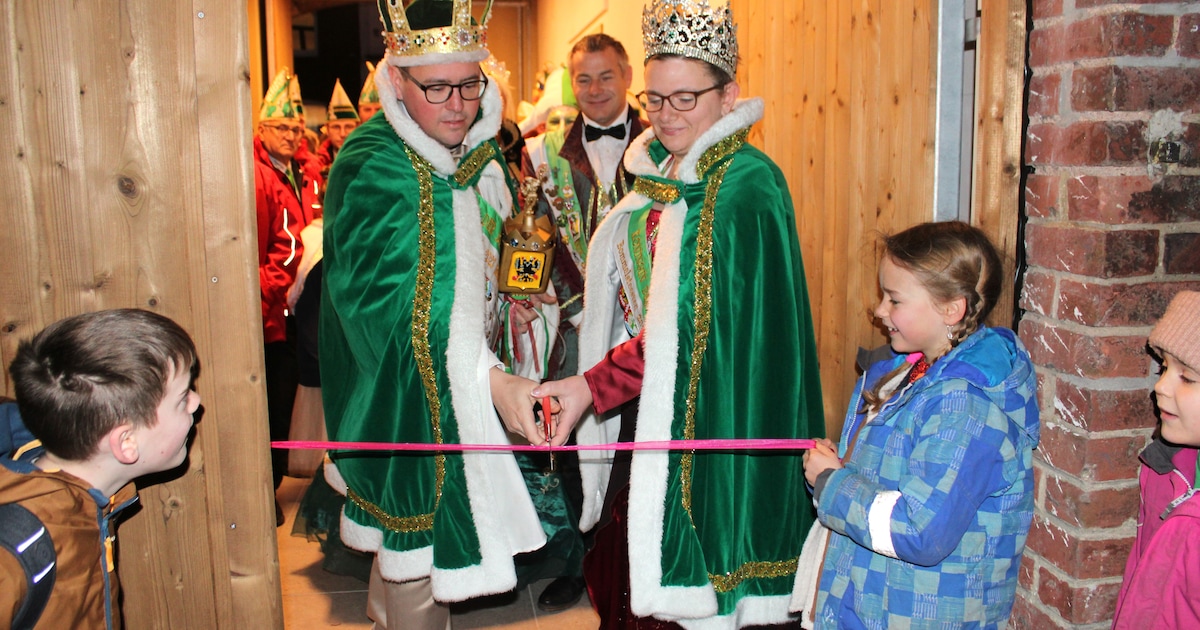 Bommelsvorsten openen de nieuwe gebouwen van Serafijn op de ...