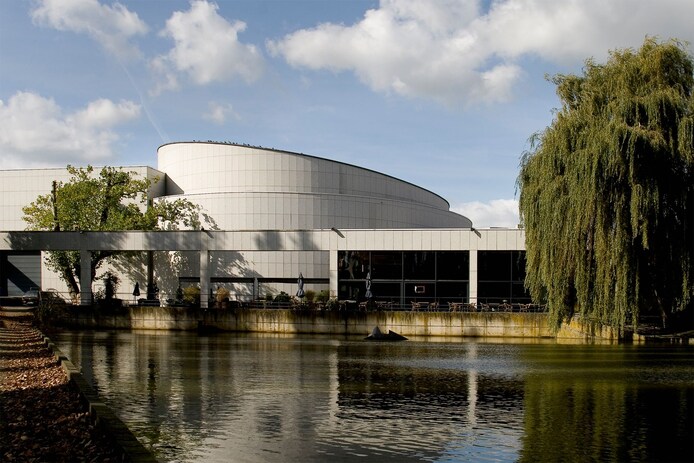 Sarah De Roo brengt nieuwe monoloog ‘Ik maak me geen illusies en dit is ...