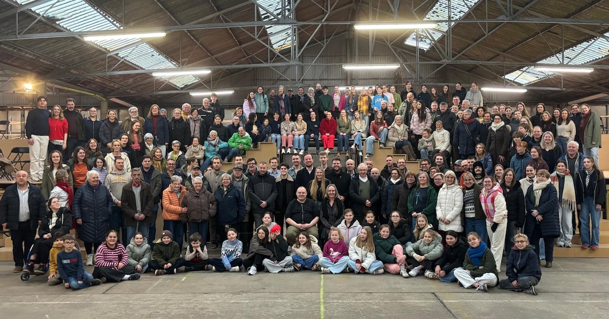 Meer dan 400 acteurs en zelfs het stadsbestuur op het podium ...