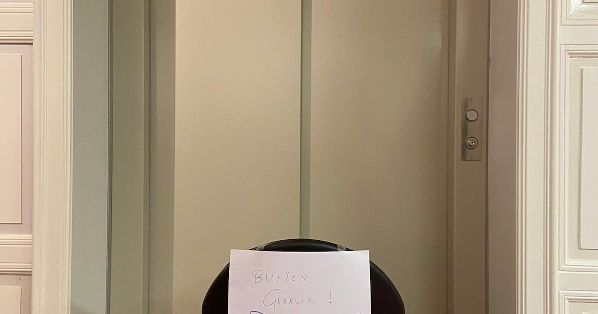 Raadslid in rolstoel anderhalf uur vast in lift voor gemeenteraad ...