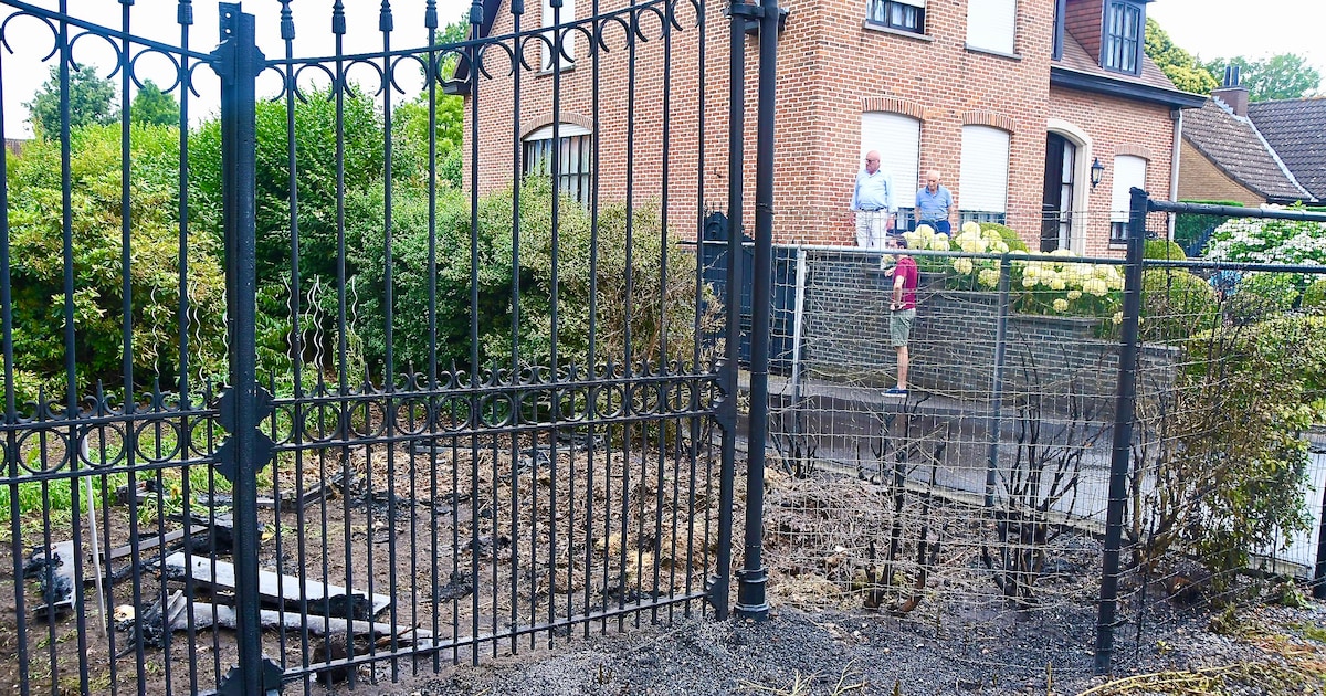 BBQ-resten zetten composthoop in brand, ook deel van groenomheining gaat in vlammen op | Waregem ...