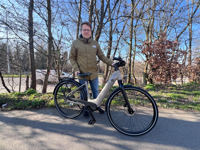 Onze fietsexpert rijdt met de eerste premium e-bike van Decathlon: “Alle kwaliteiten om de ...