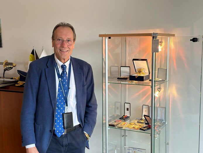 Korpschef Yves Asselman (63) looft binnenkort opnieuw eretekens uit ...