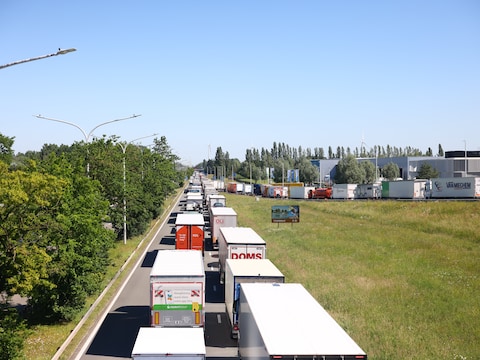 Half uur file op A12 richting Antwerpen vanaf Antwerpen-Haven: ongeval ...