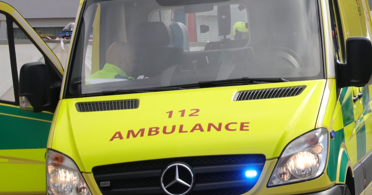 Bestuurder geraakt van de weg af en belandt in gracht | Regio | HLN.be