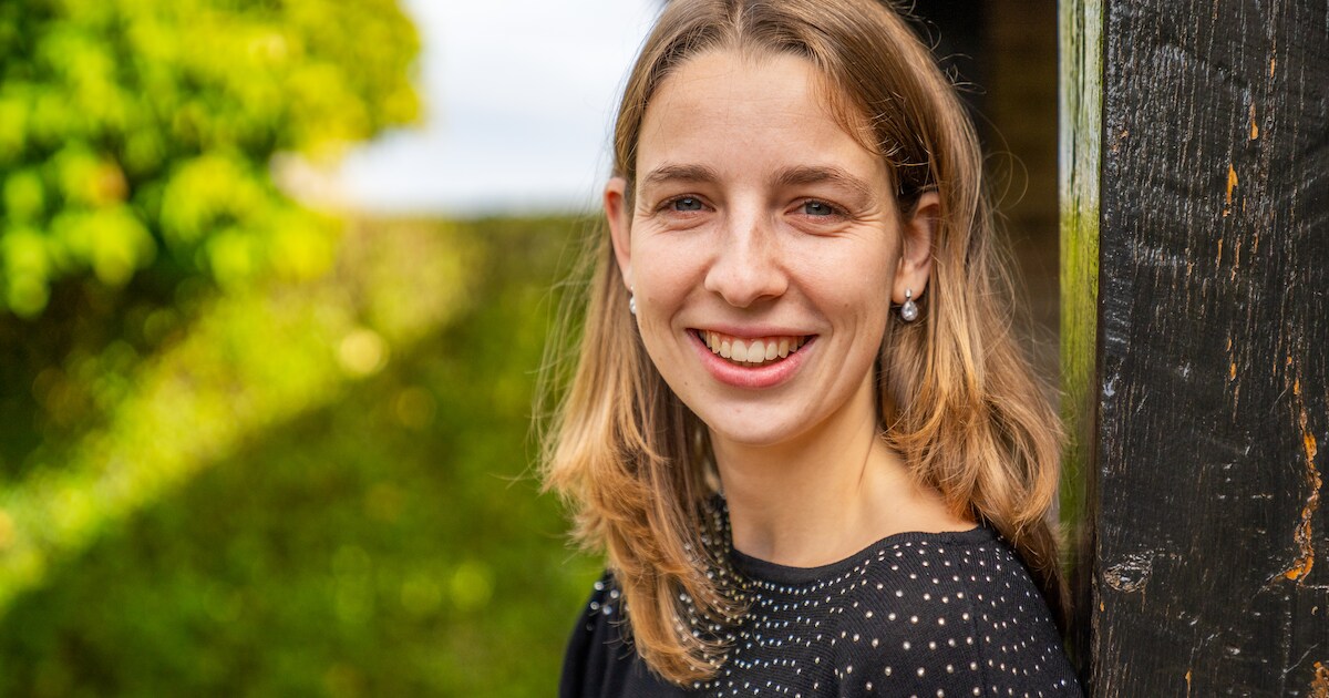 Audioloog waarschuwt tieners voor oorsuizen in eigen theaterstuk: “Ik ontdekte zelf op jonge ...